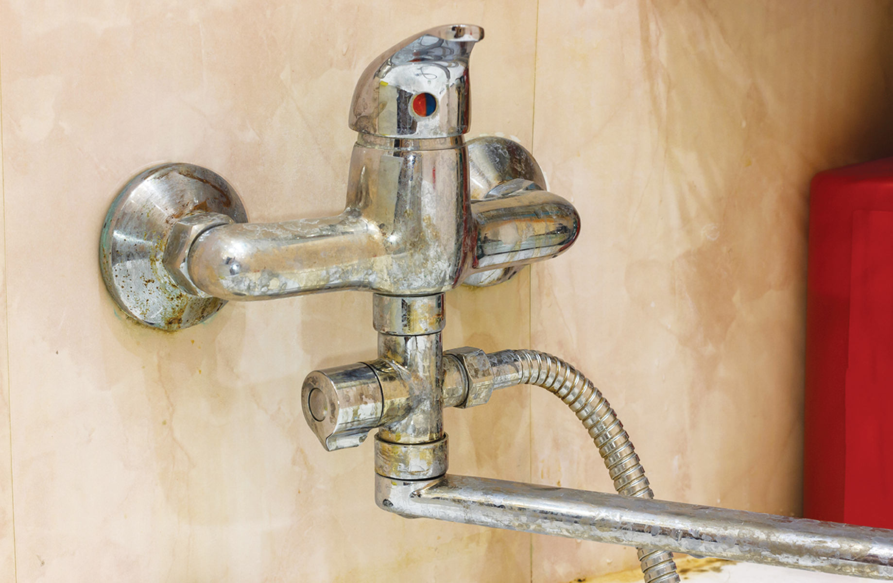 How to Get Rid of Hard Water Build Up – Mother Earth News